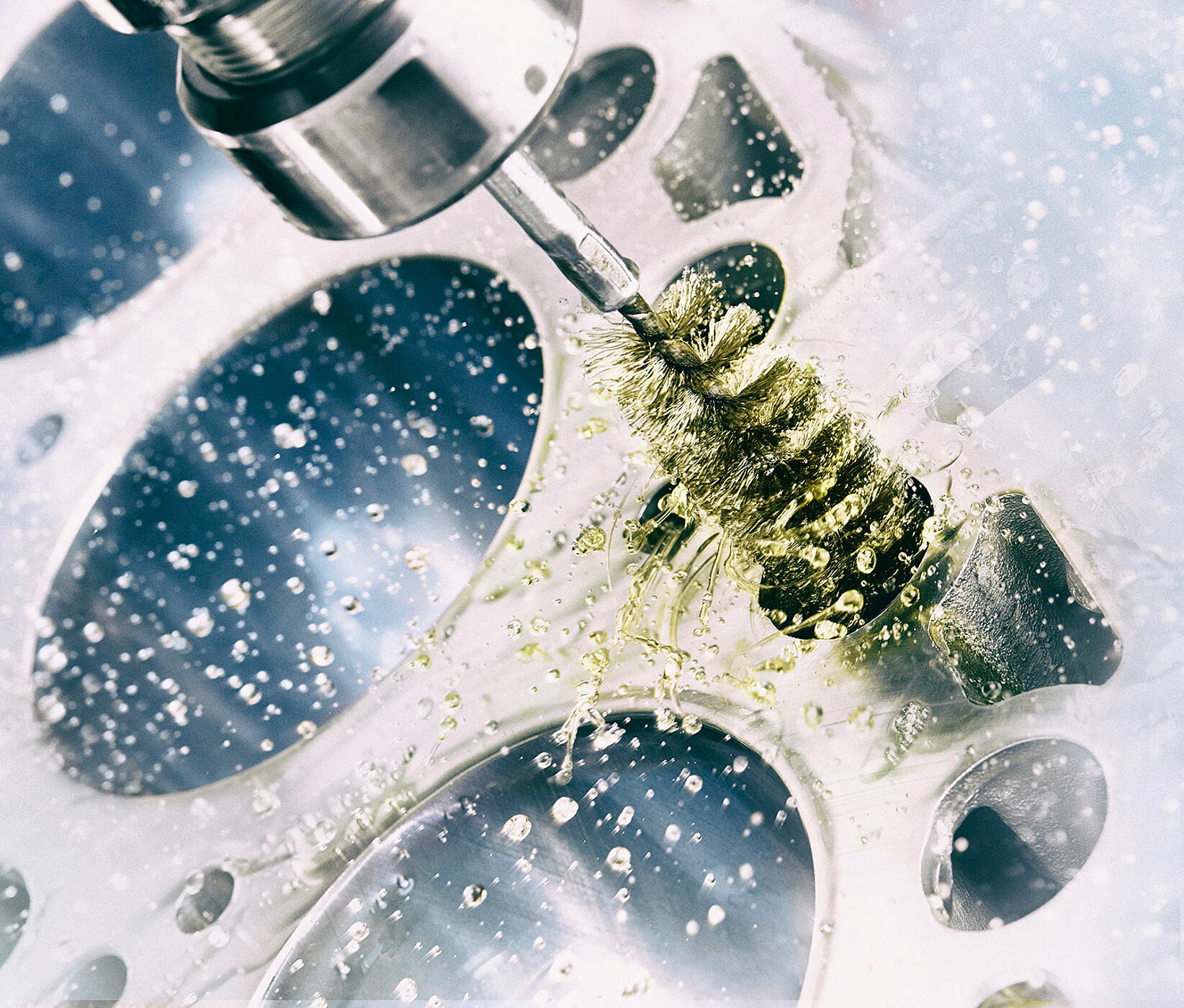 Deburring | Fundamental principles and mechanical deburring processes