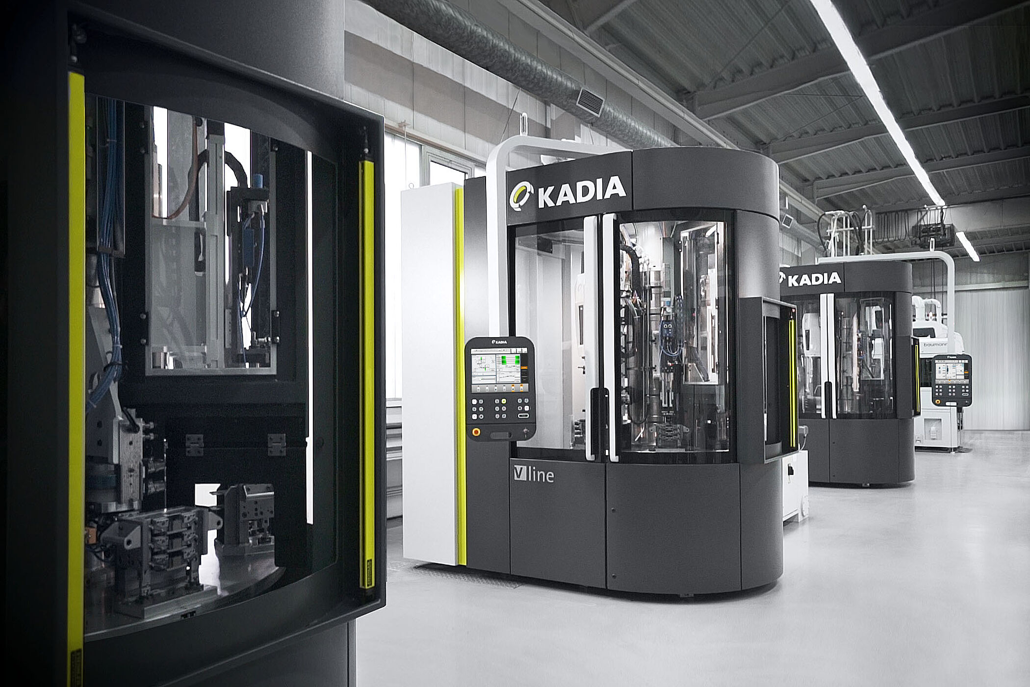 New Hybrid Deburr-Robot-Cell - high-pressure jet deburring included